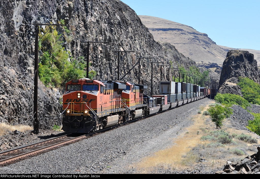 BNSF 7597